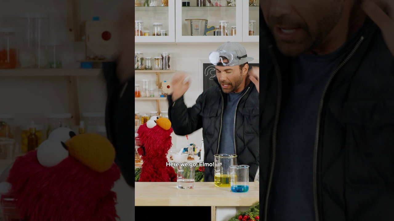 Extrait du film Elmo et Mark Rober fêtent Sesamoël, Elmo et Mark Rober ...